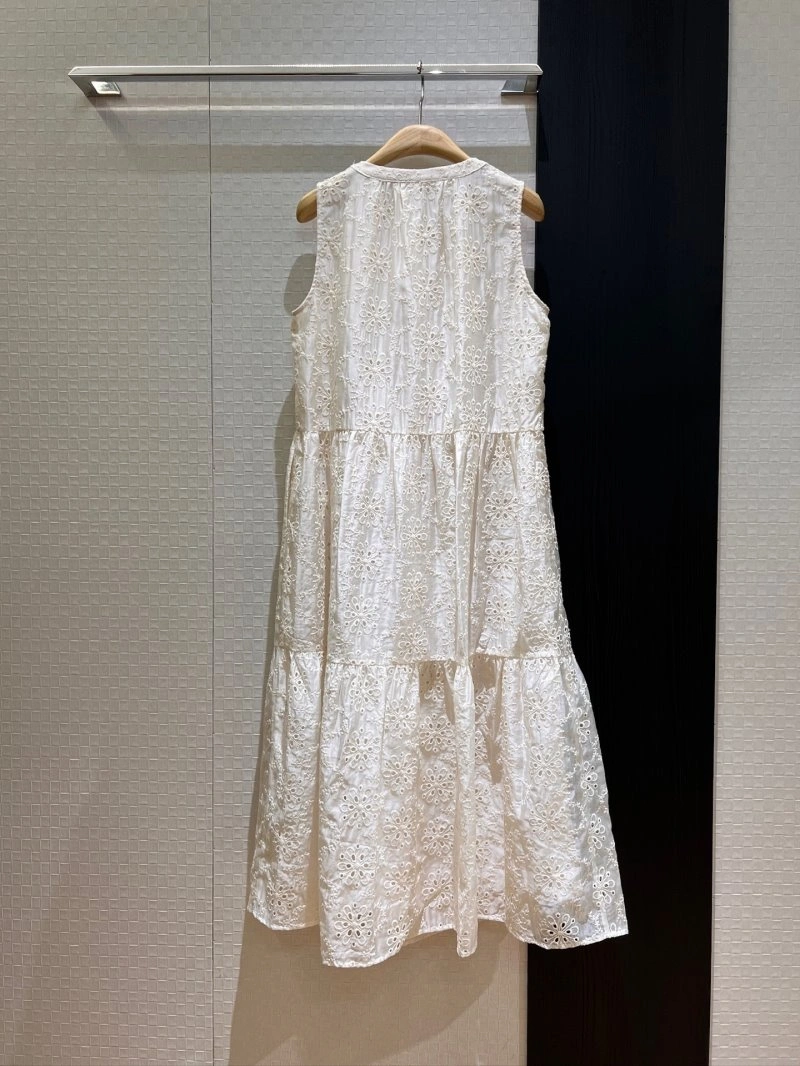 Accurate model Unclassified Brand Dress
