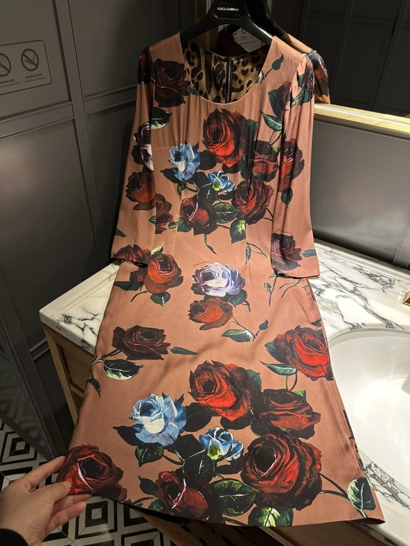 Low-cost Unclassified Brand Dress