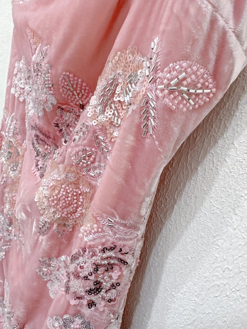 Low-cost Unclassified Brand Dress