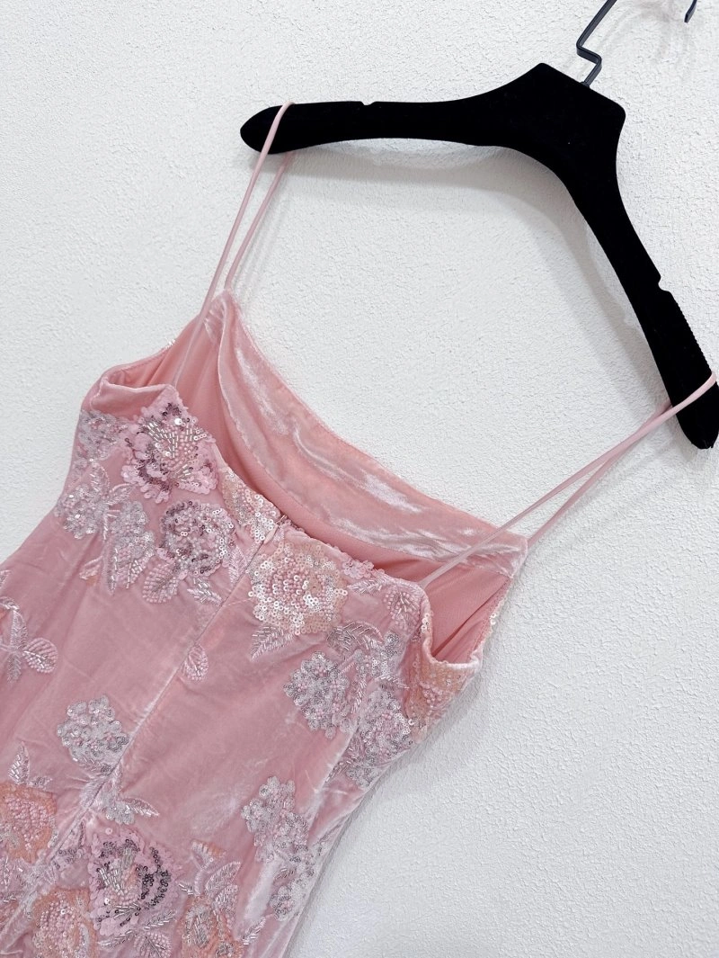 Low-cost Unclassified Brand Dress