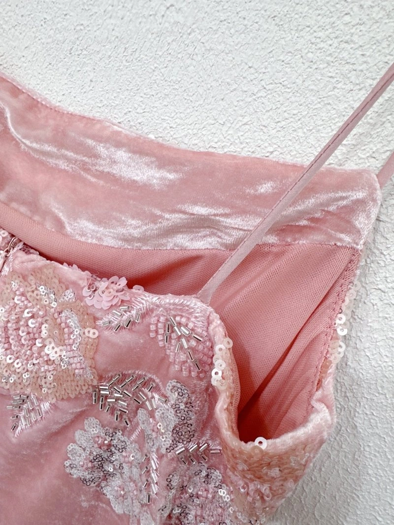 Low-cost Unclassified Brand Dress