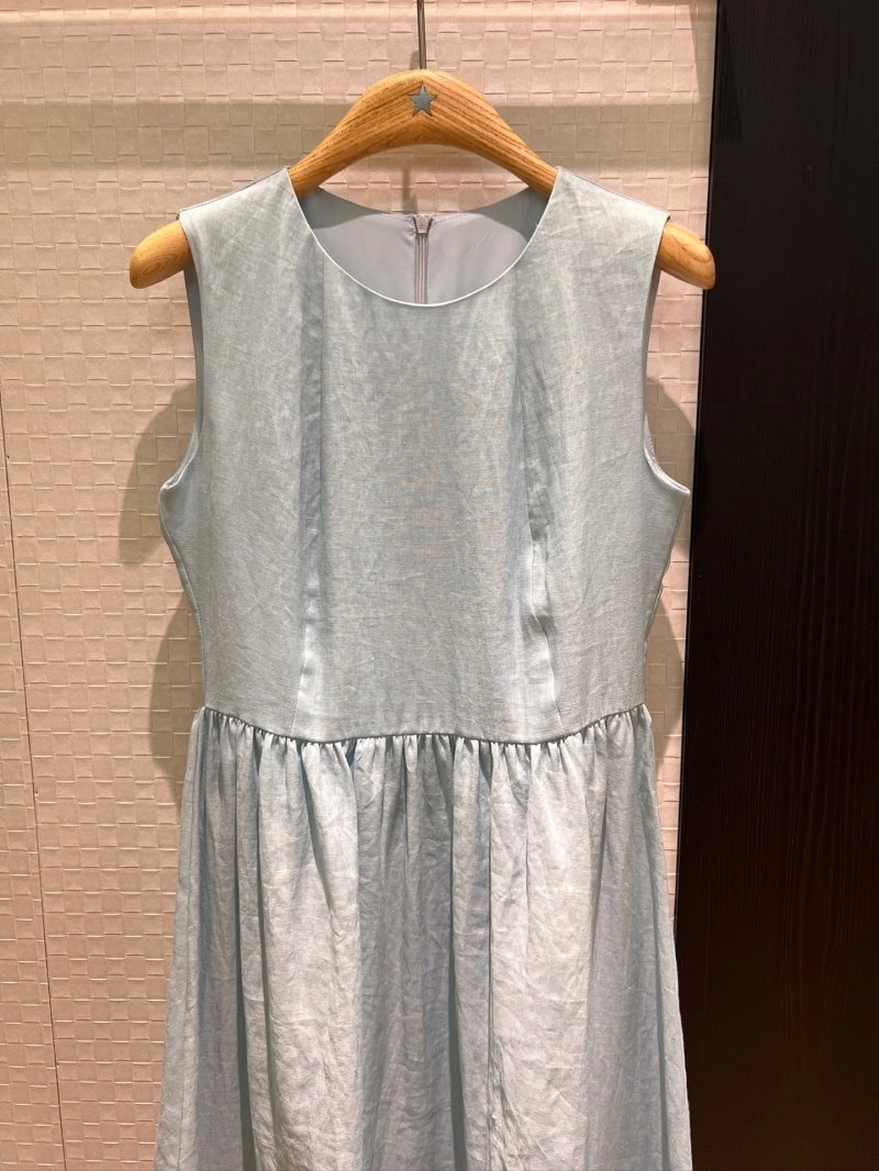 Accurate model Unclassified Brand Dress