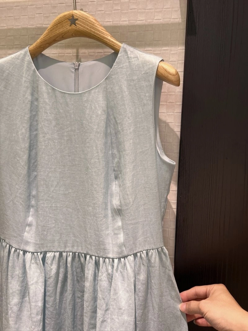 Accurate model Unclassified Brand Dress