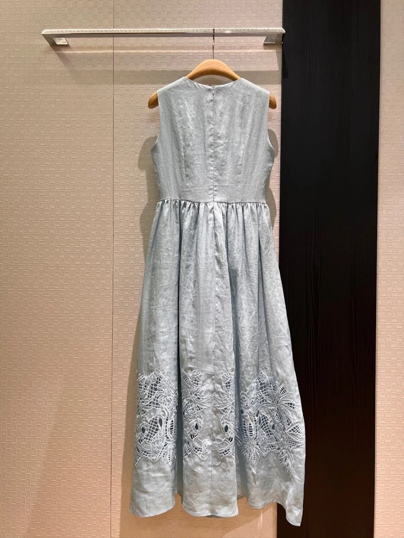 Accurate model Unclassified Brand Dress