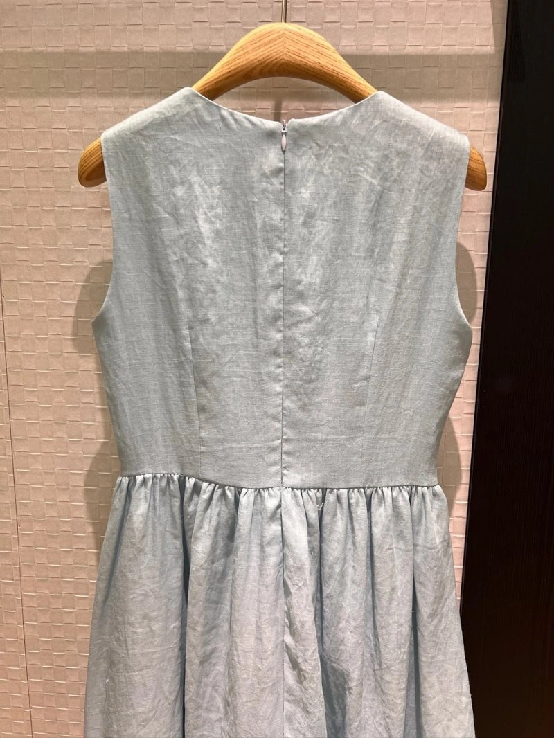 Accurate model Unclassified Brand Dress