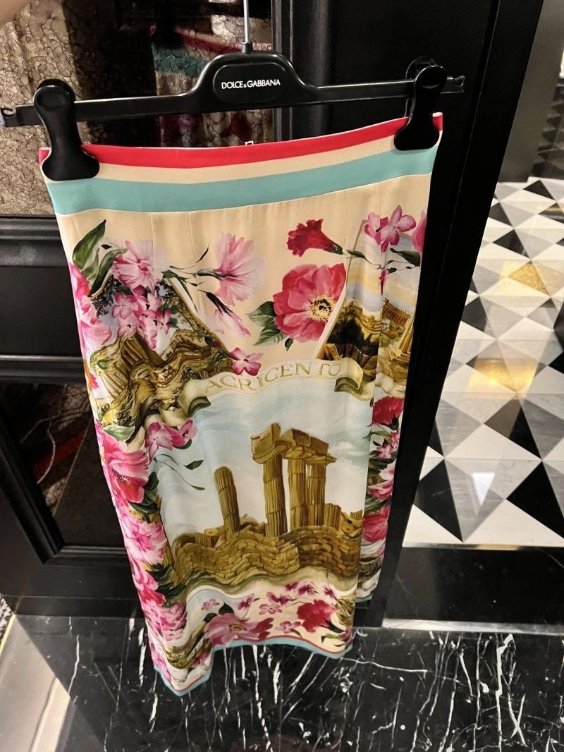 Accurate model Unclassified Brand Dress