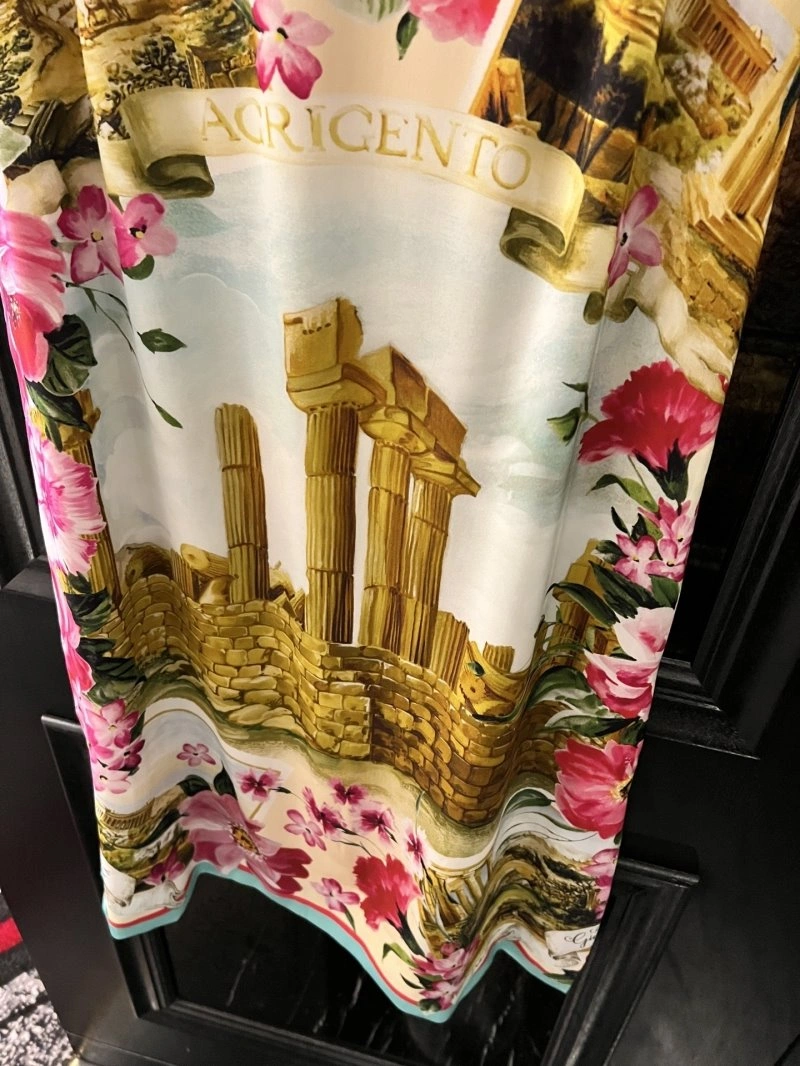 Accurate model Unclassified Brand Dress