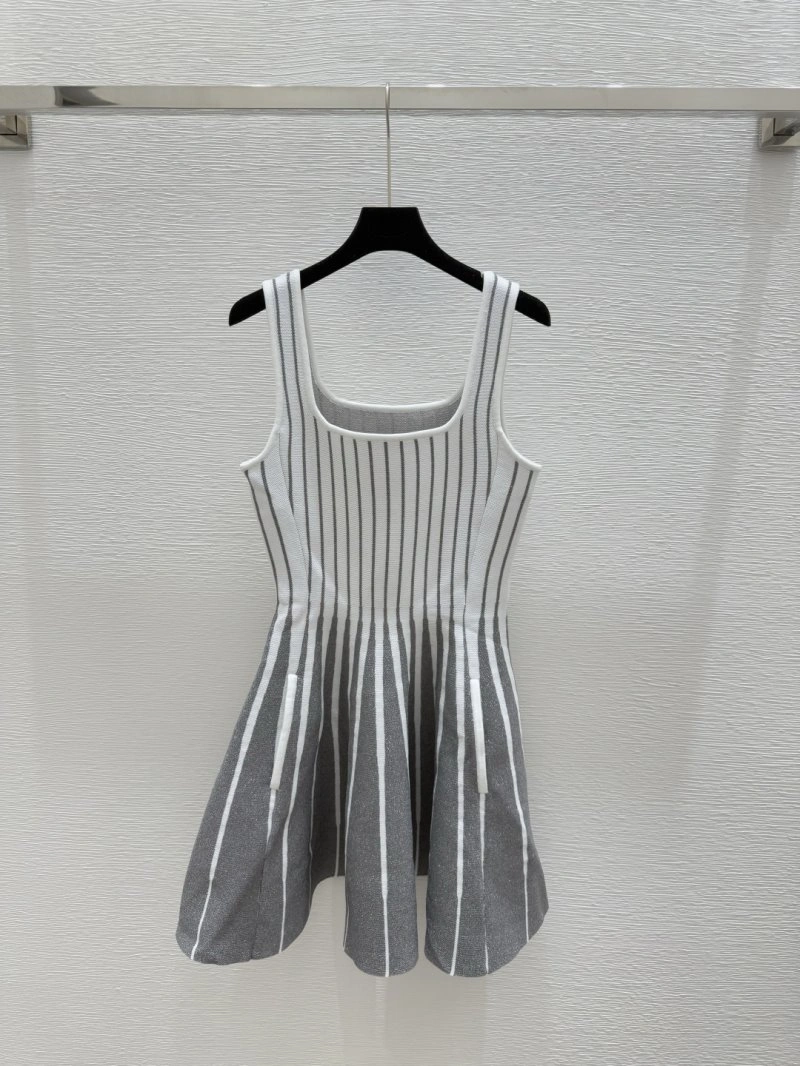 Accurate model Unclassified Brand Dress