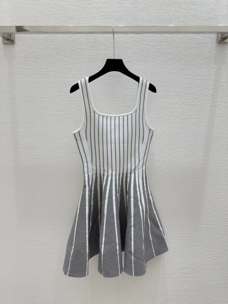 Accurate model Unclassified Brand Dress