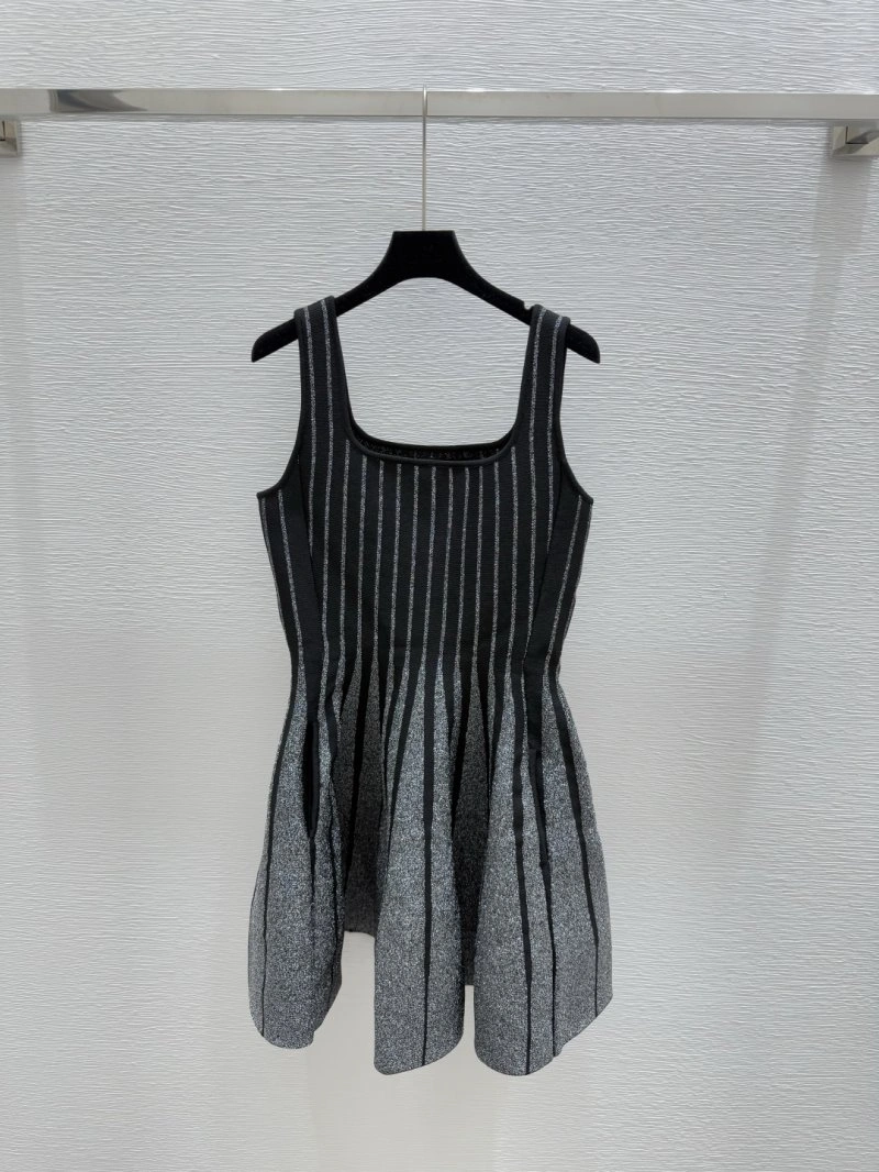 Accurate model Unclassified Brand Dress