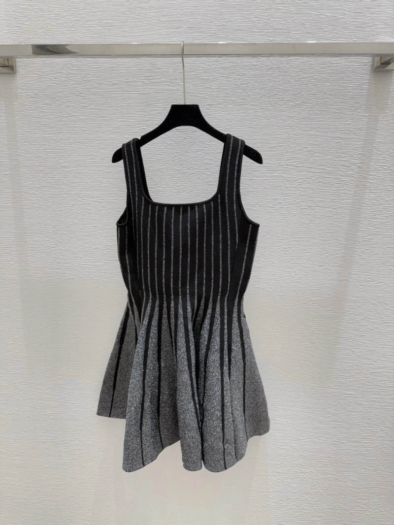 Accurate model Unclassified Brand Dress