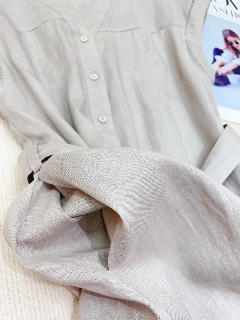 Accurate model Unclassified Brand Dress