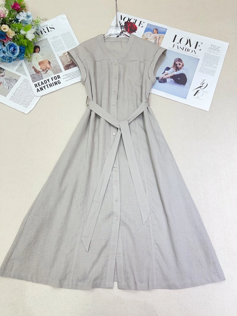 Accurate model Unclassified Brand Dress