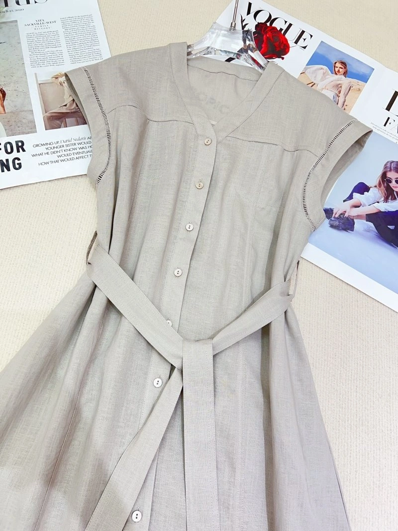 Accurate model Unclassified Brand Dress