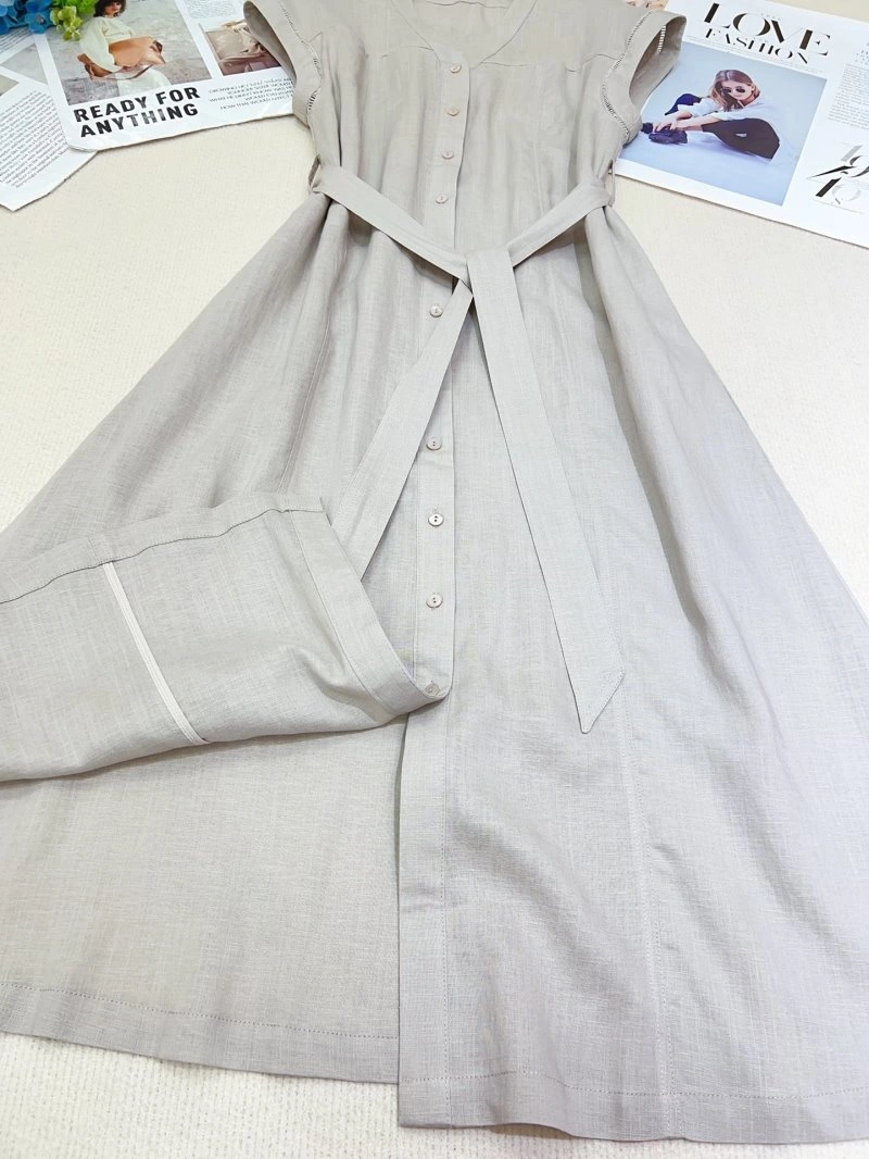 Accurate model Unclassified Brand Dress
