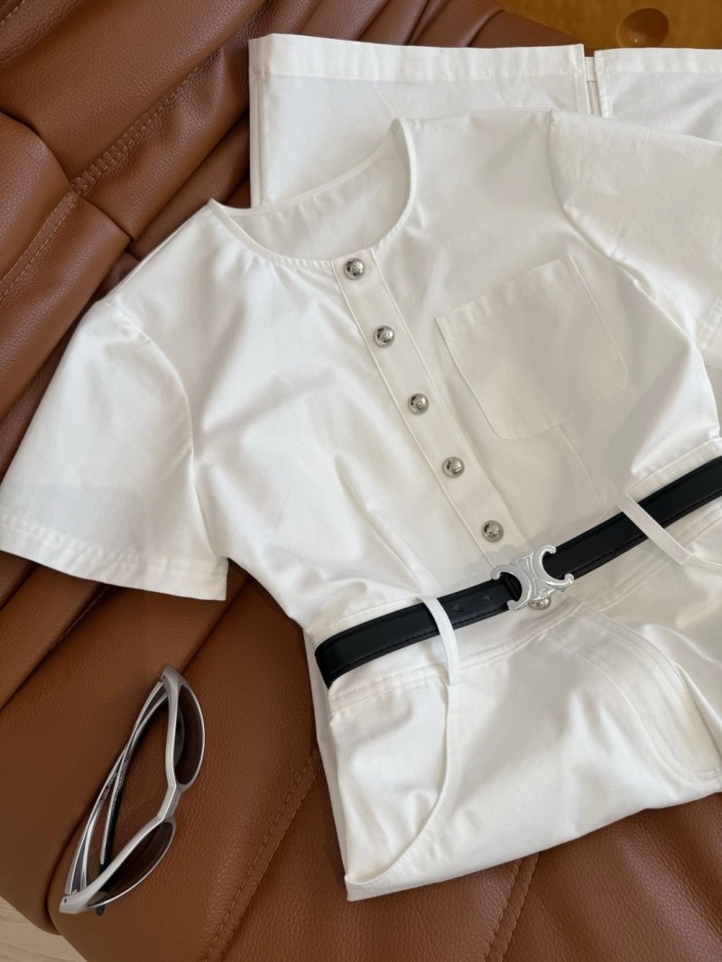Accurate model Unclassified Brand Dress