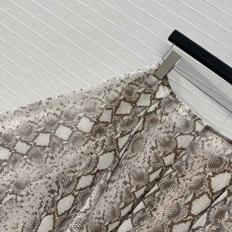 Accurate model Unclassified Brand Dress