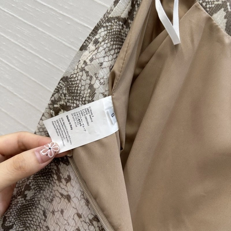 Accurate model Unclassified Brand Dress