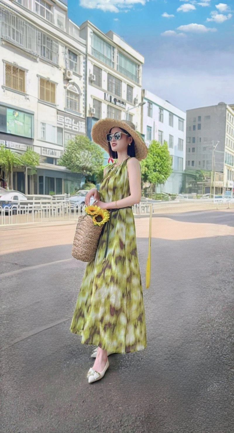 Discounted Unclassified Brand Dress