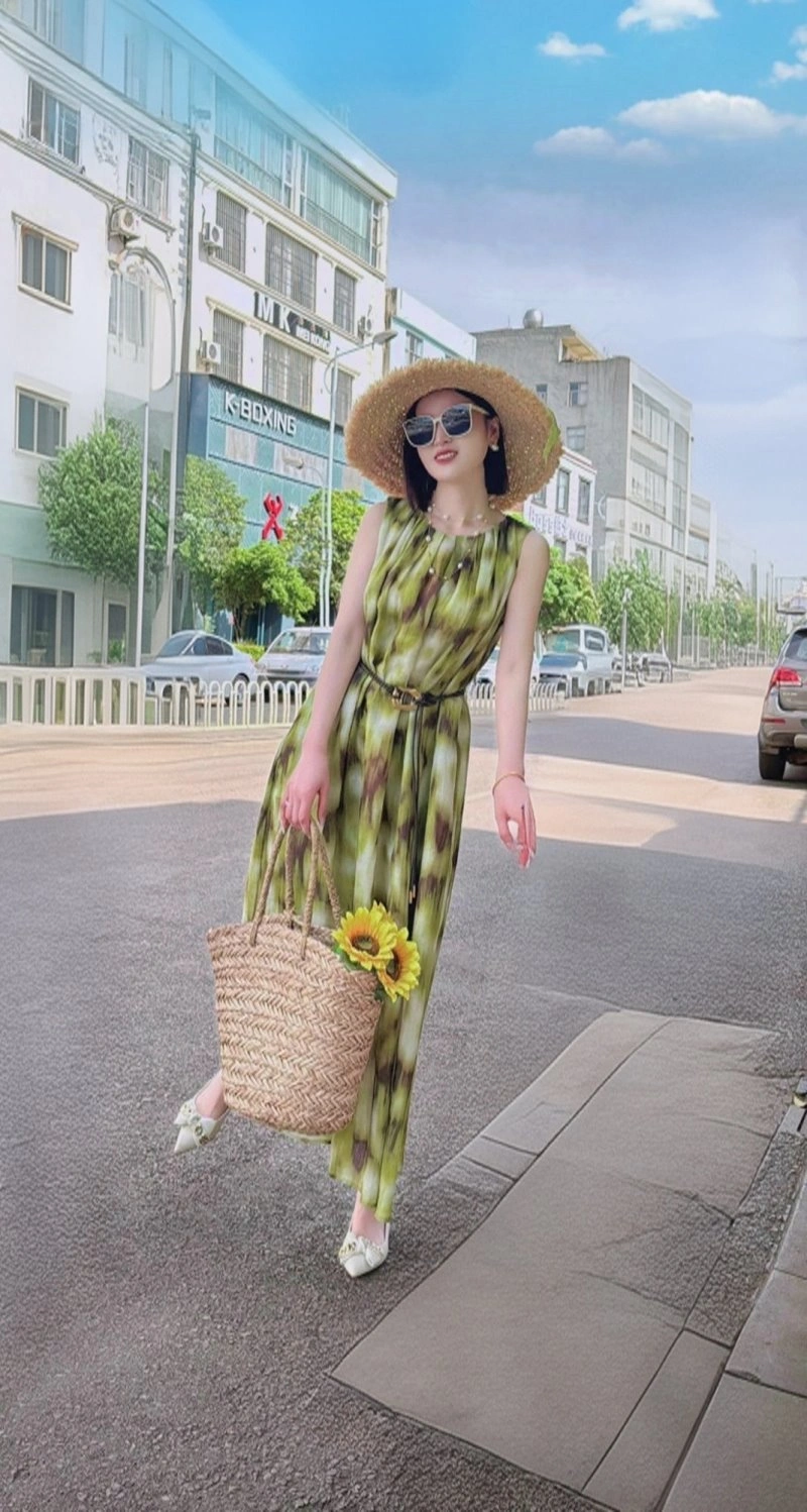 Discounted Unclassified Brand Dress