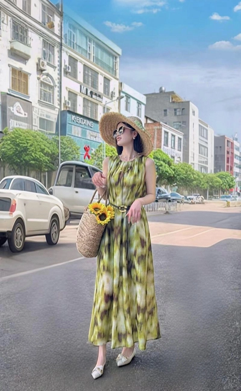 Discounted Unclassified Brand Dress