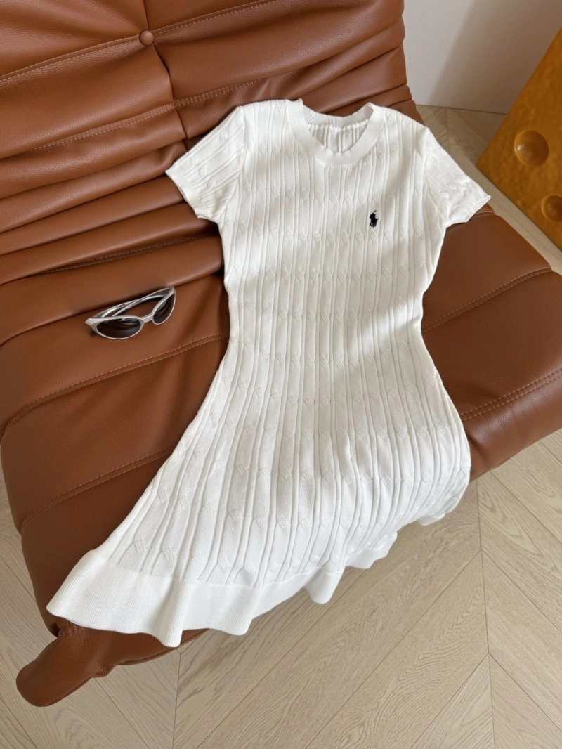 Accurate model Unclassified Brand Dress