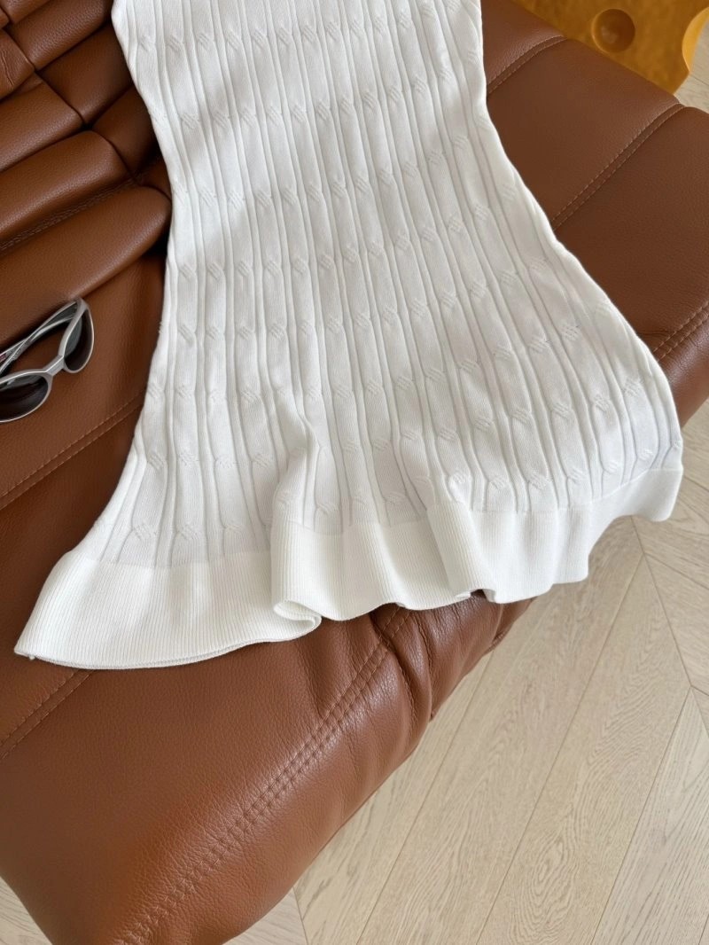 Accurate model Unclassified Brand Dress