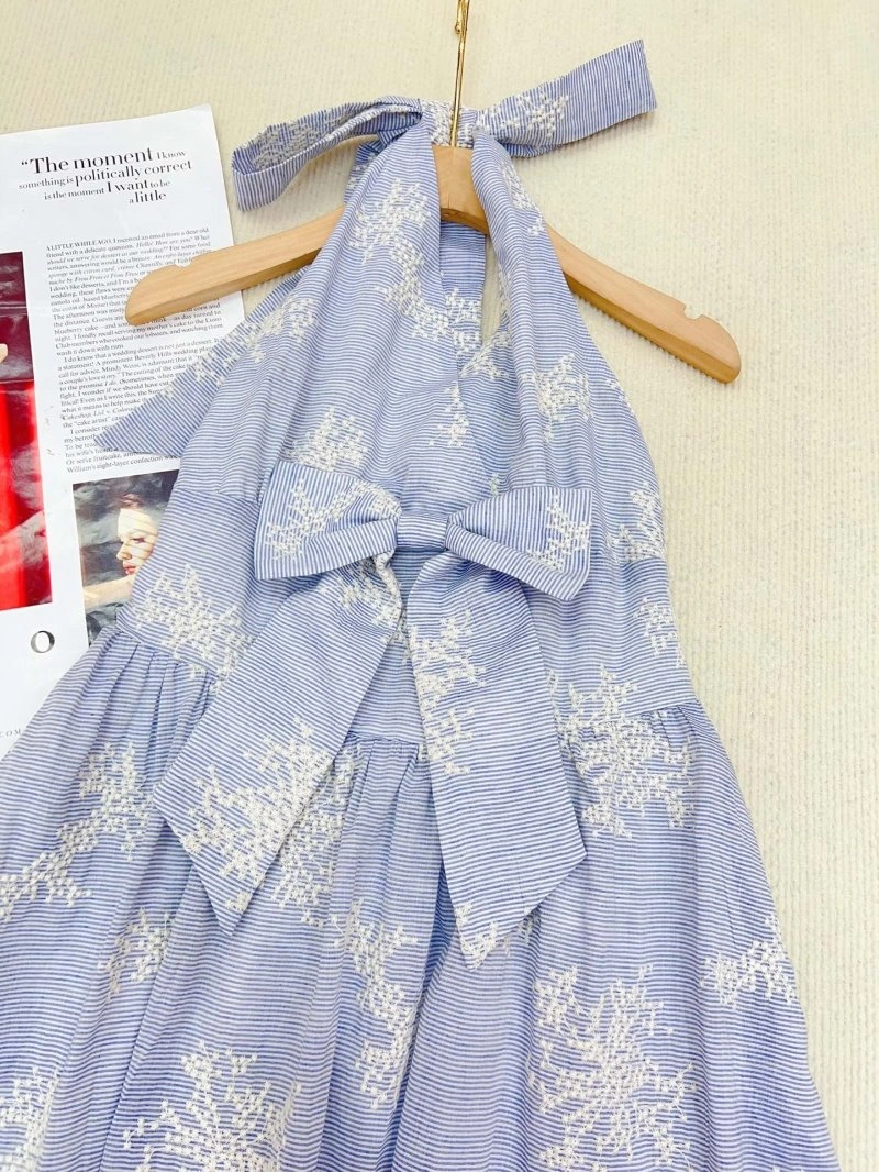 Accurate model Unclassified Brand Dress