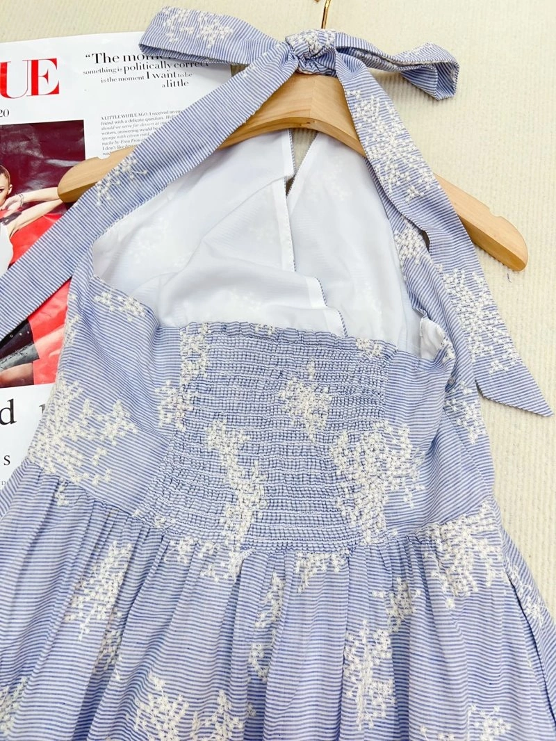 Accurate model Unclassified Brand Dress