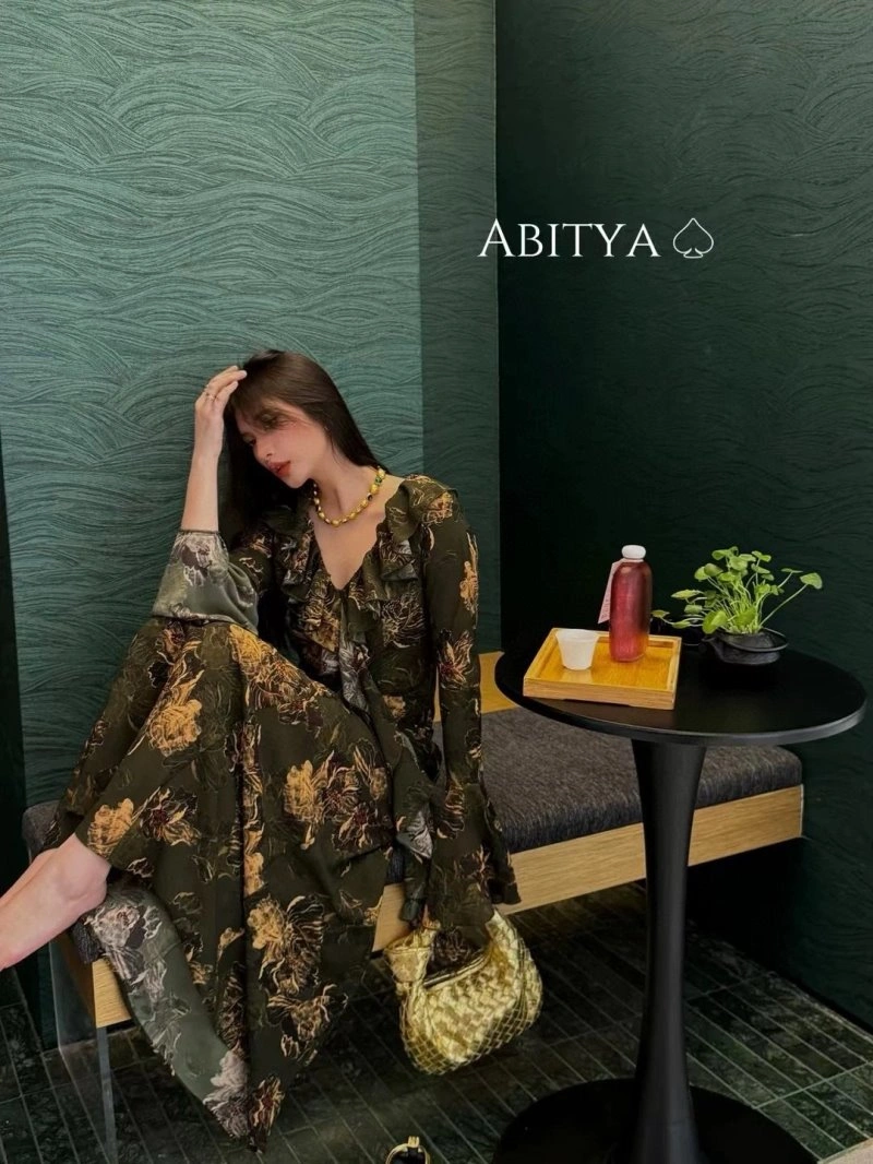 Low-cost Unclassified Brand Dress
