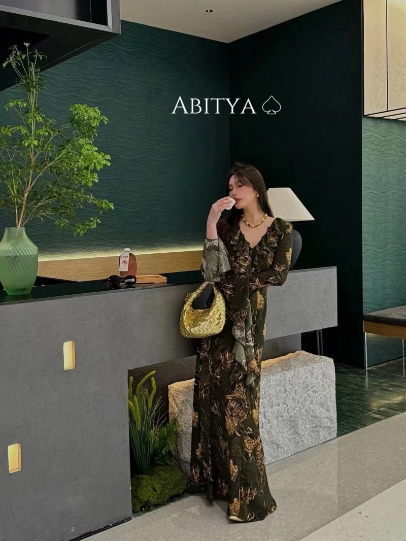 Low-cost Unclassified Brand Dress