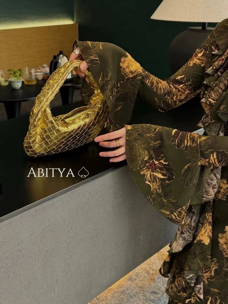 Low-cost Unclassified Brand Dress