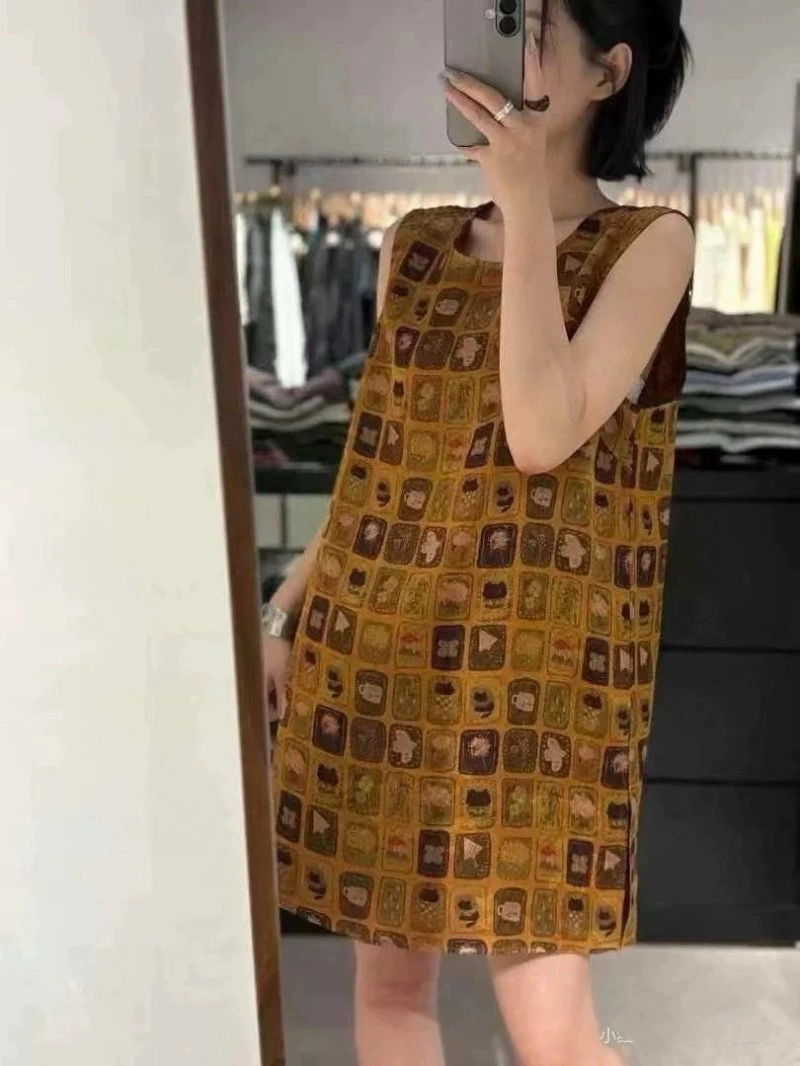 Low-cost Unclassified Brand Dress