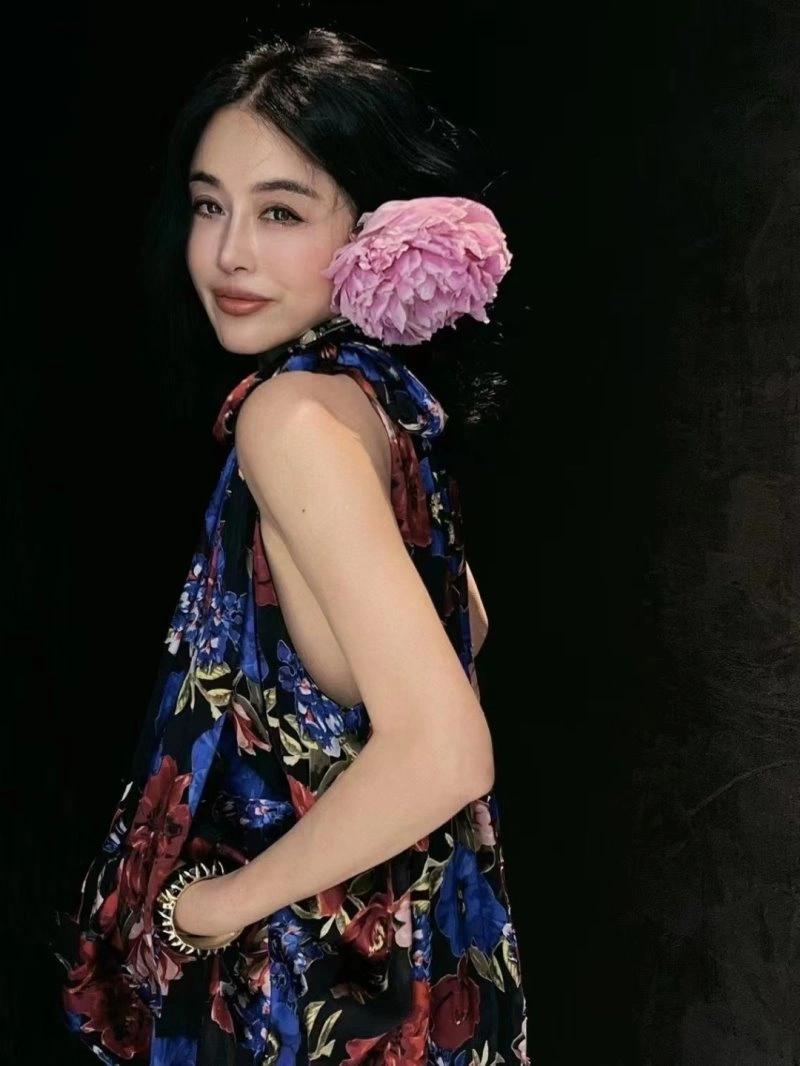 Low-cost Unclassified Brand Dress