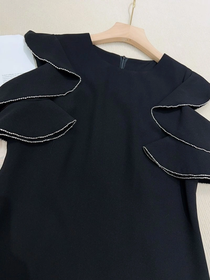 Indistinguishable Unclassified Brand Dress