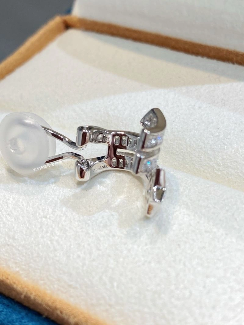 Value-priced Unclassified Brand Earrings