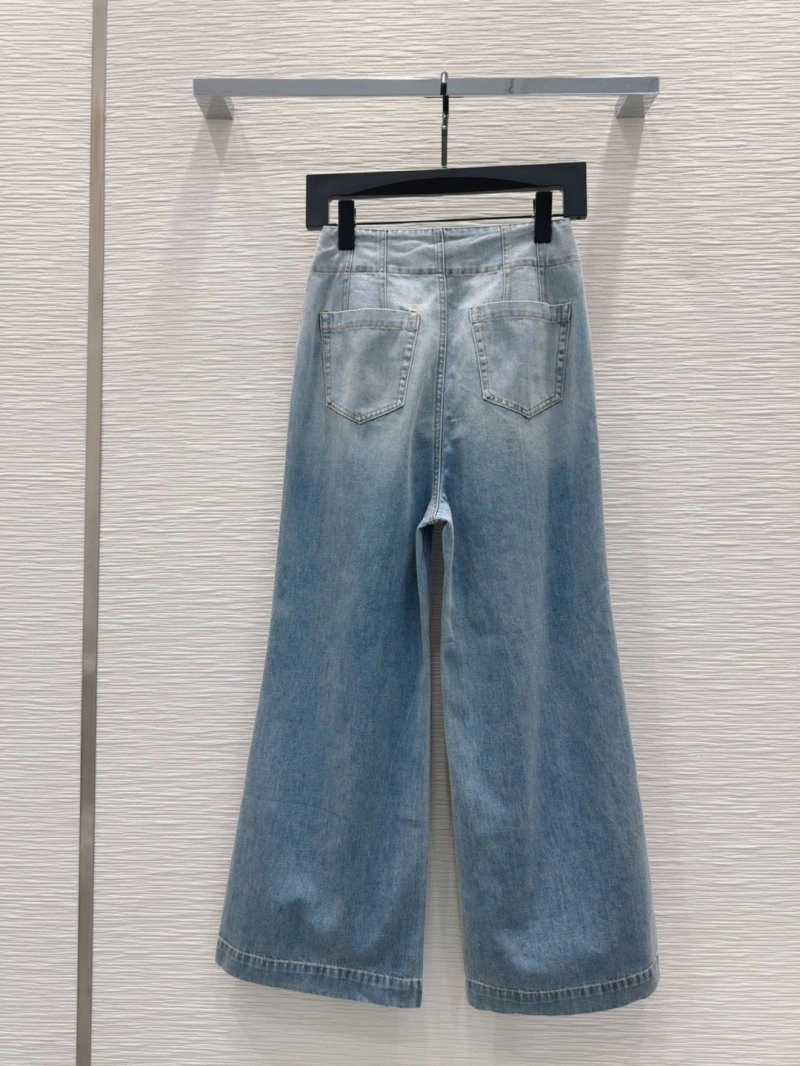 Low-cost Unclassified Brand Jeans