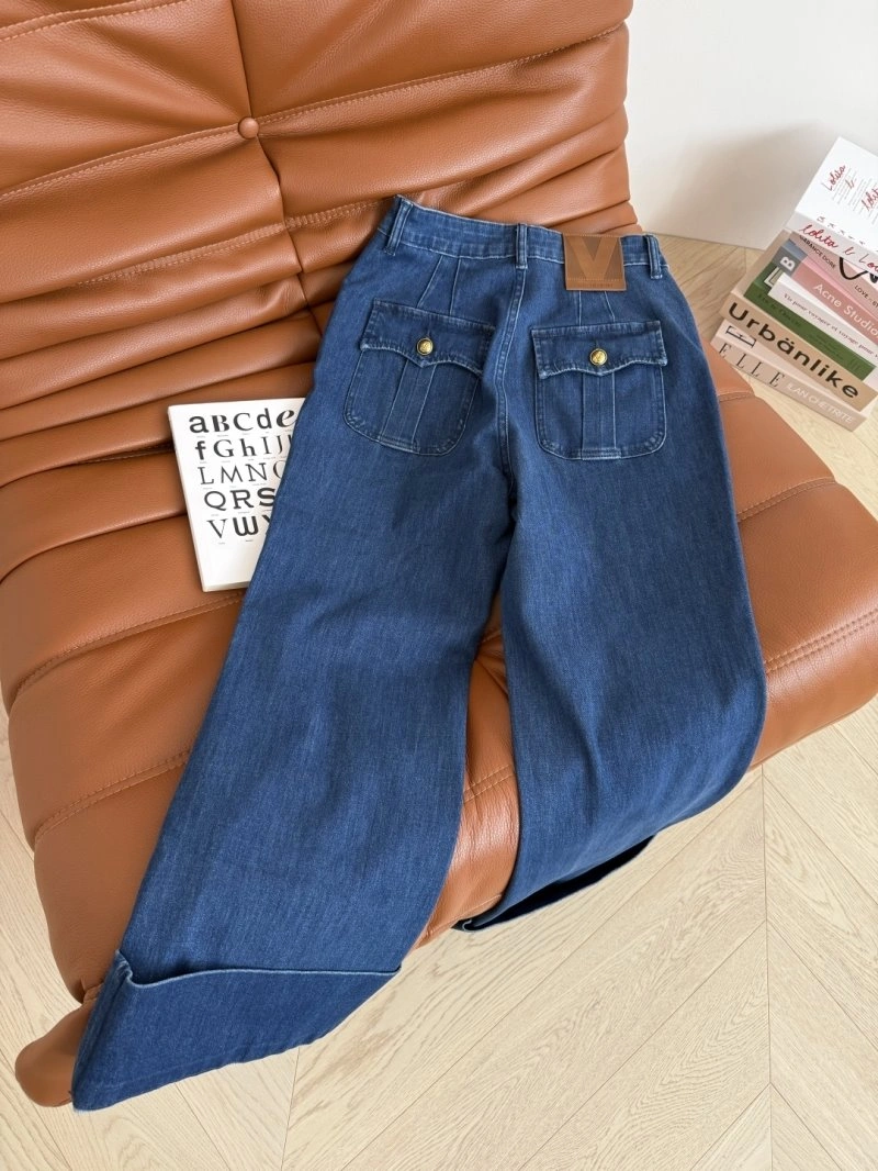 Indistinguishable Unclassified Brand Jeans