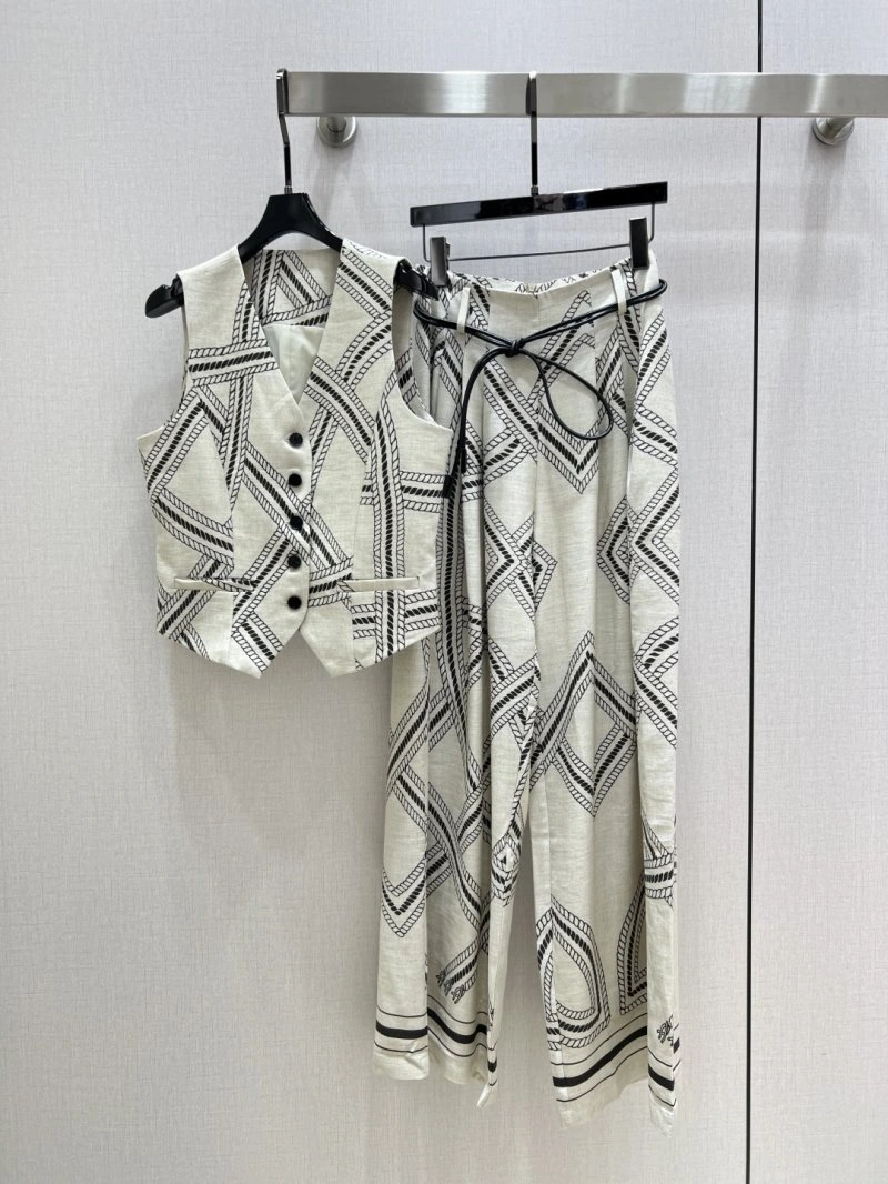 Bargain Unclassified Brand Long Suits