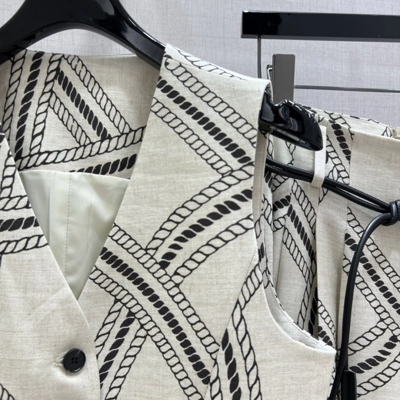 Bargain Unclassified Brand Long Suits