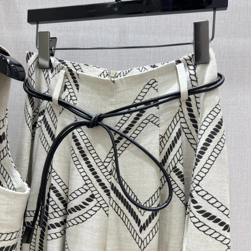 Bargain Unclassified Brand Long Suits