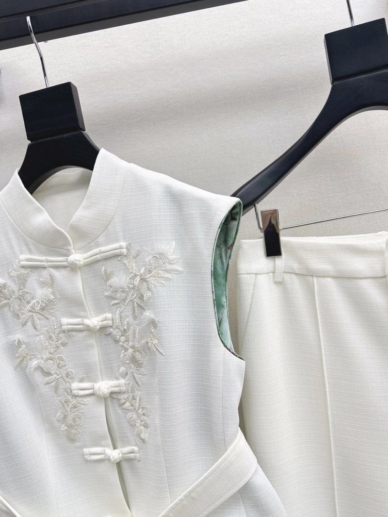 Discounted Unclassified Brand Long Suits
