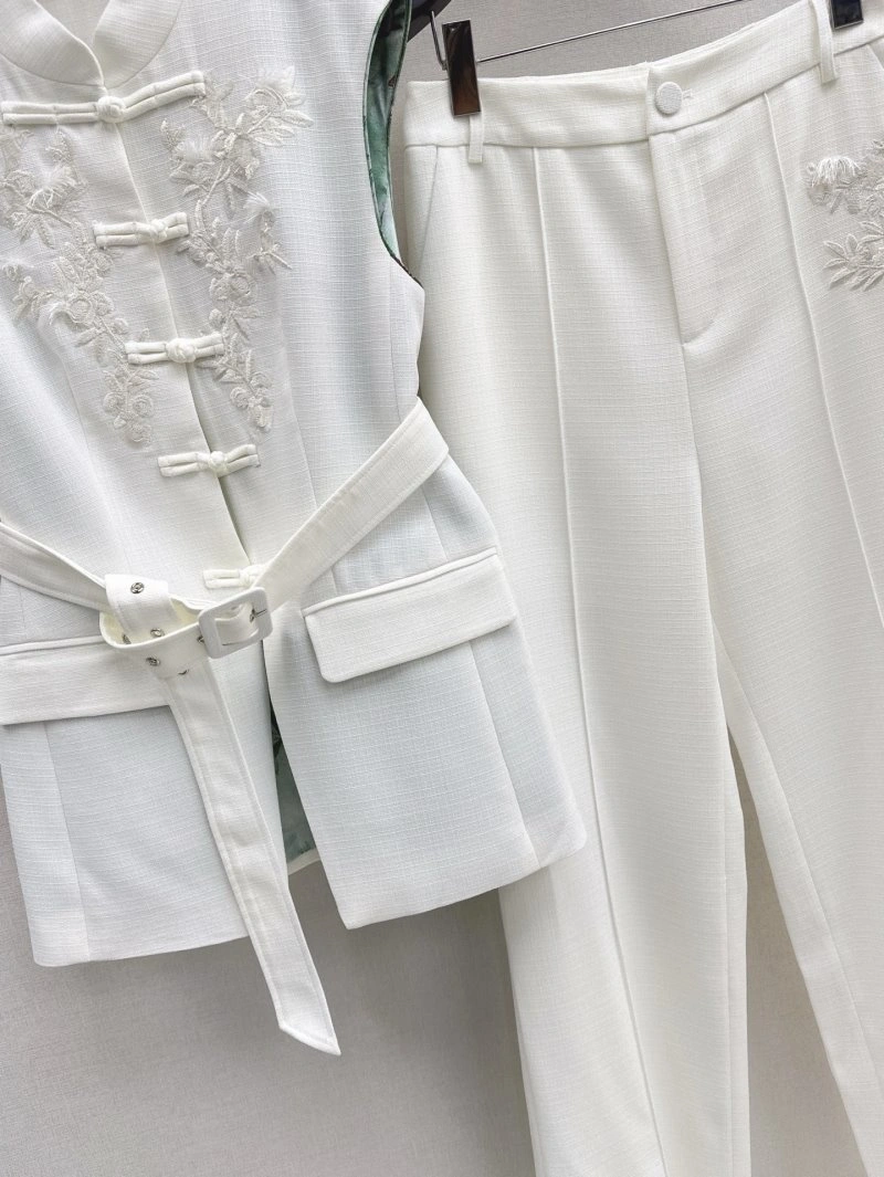 Discounted Unclassified Brand Long Suits