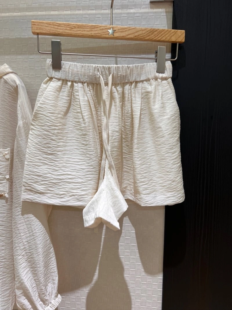 Value-priced Unclassified Brand Long Suits