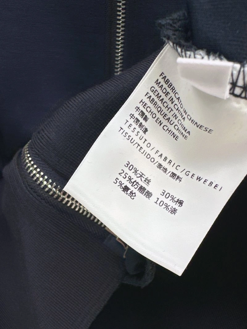 Discounted Unclassified Brand Long Suits