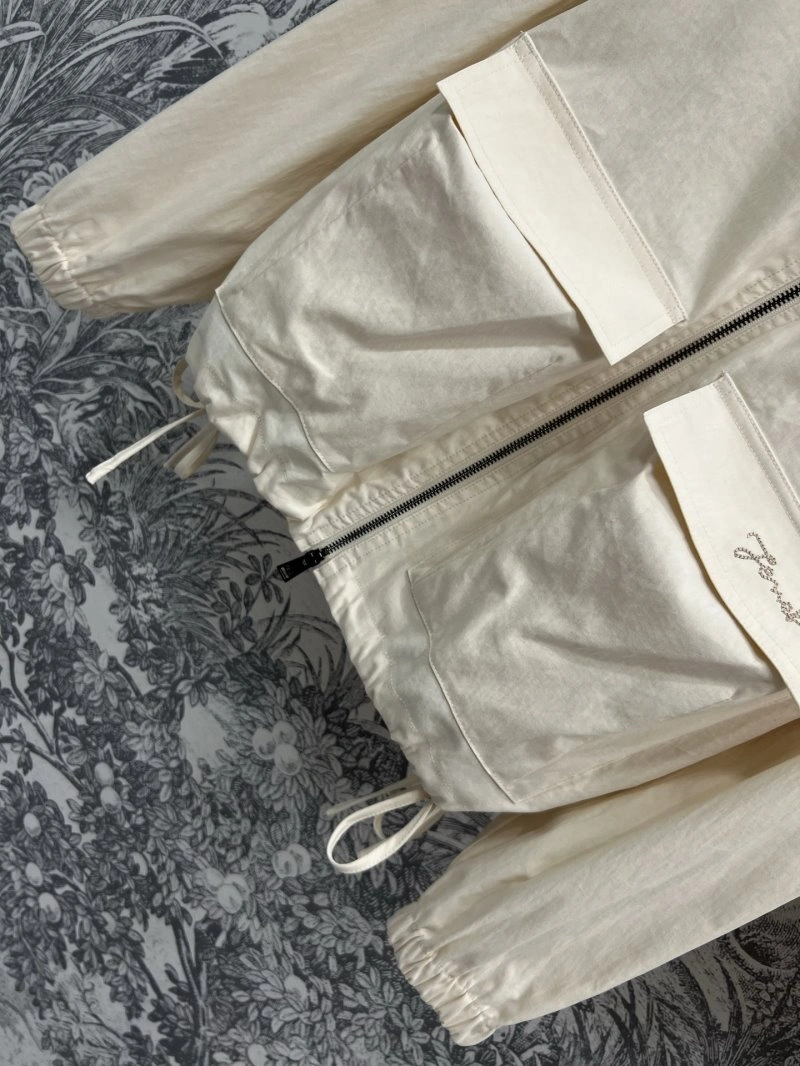 Bargain Unclassified Brand Long Suits