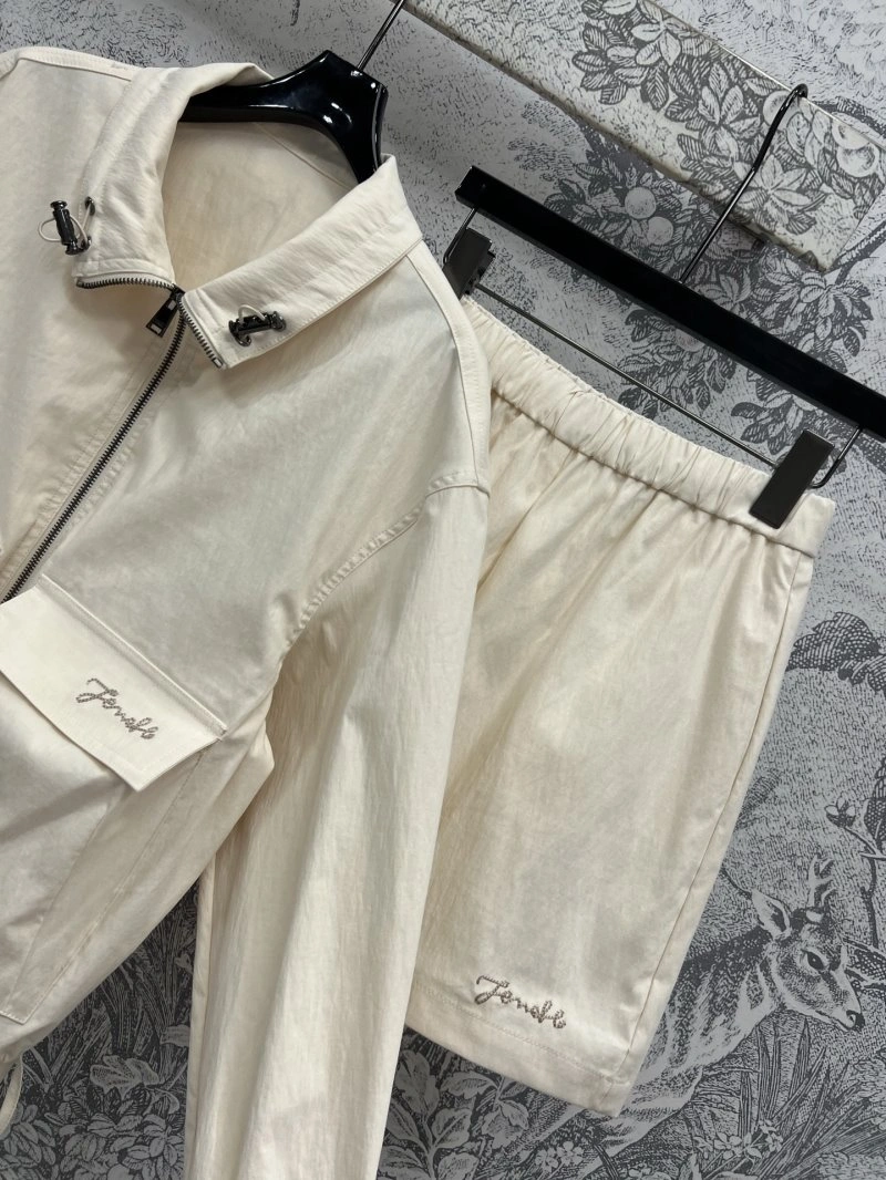 Bargain Unclassified Brand Long Suits