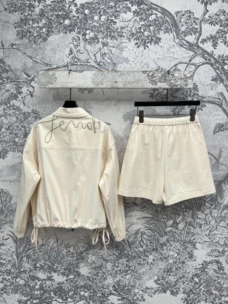 Bargain Unclassified Brand Long Suits