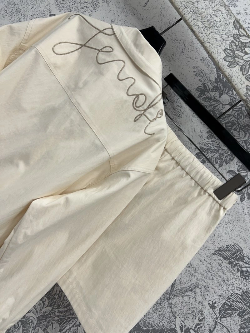Bargain Unclassified Brand Long Suits