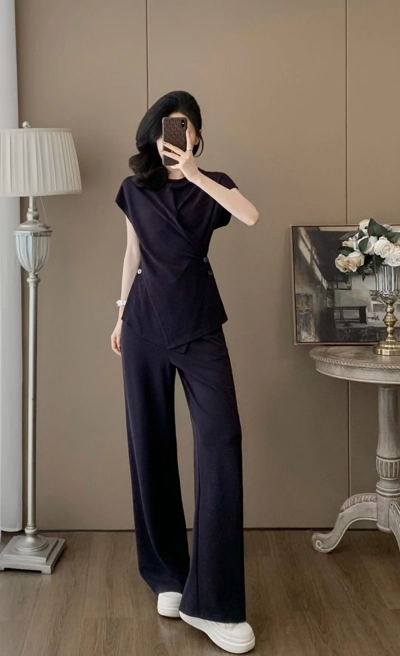 Discounted Unclassified Brand Long Suits